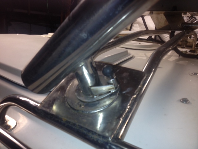 ArimaOwners.com - pin Latch for outrigger